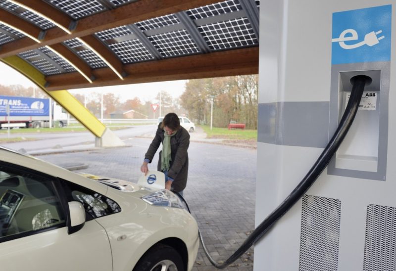 Leuk zo'n elektrische auto, maar zijn er genoeg oplaadpunten? Leuk zo'n elektrische auto, maar zijn er genoeg oplaadpunten?